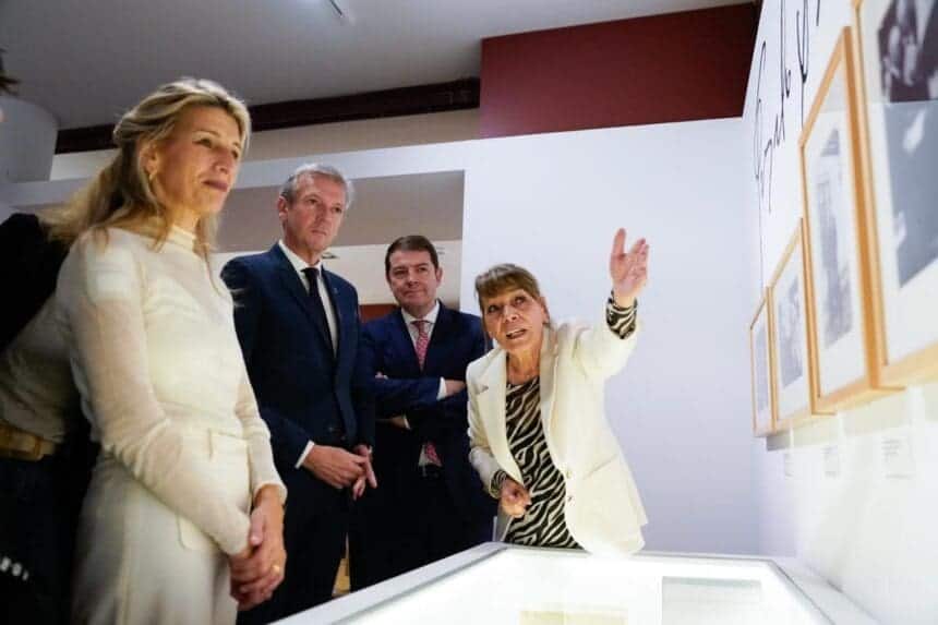 Alfonso Rueda asiste á inauguración da exposición "Gonzalo Torrente ...